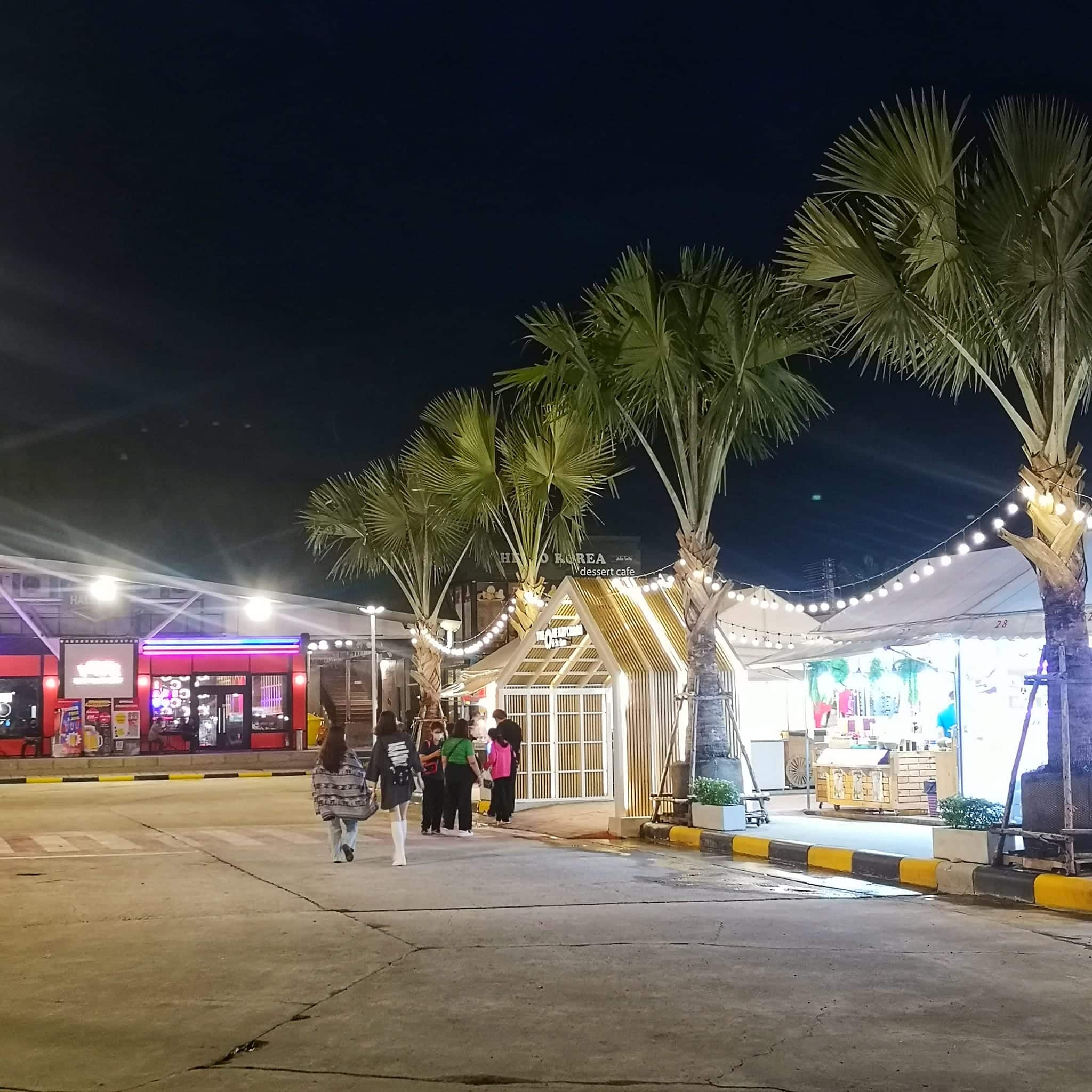 เดินทางไปตลาด The One Ratchada หลังห้างเอสพลานาด รัชดาฯ