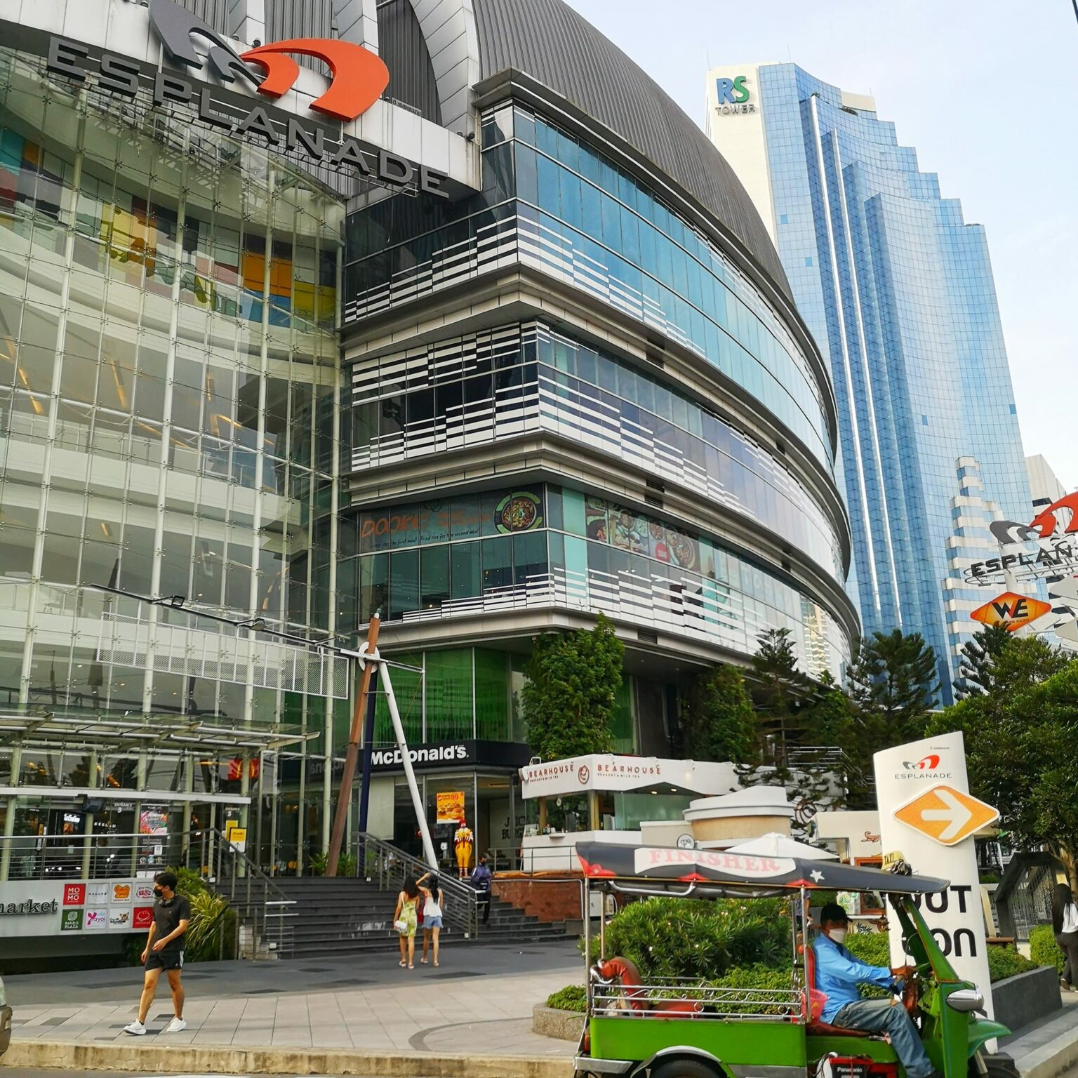 เดินทางไปตลาด The One Ratchada หลังห้างเอสพลานาด รัชดาฯ