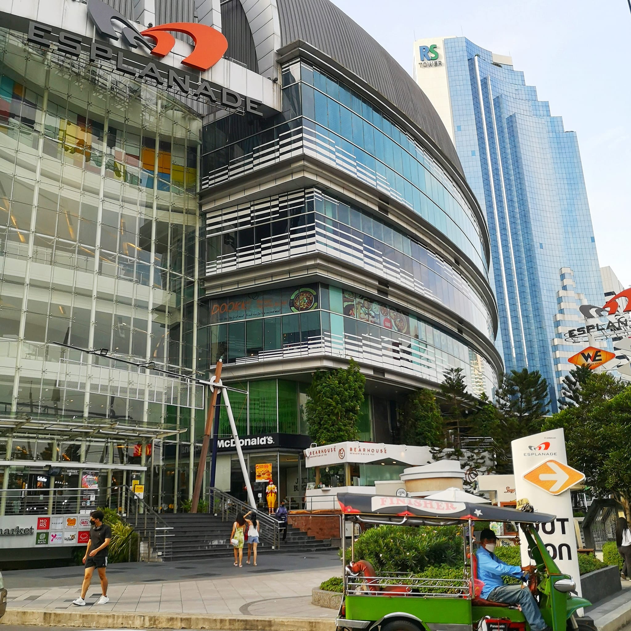 เดินทางไปตลาด The One Ratchada หลังห้างเอสพลานาด รัชดาฯ